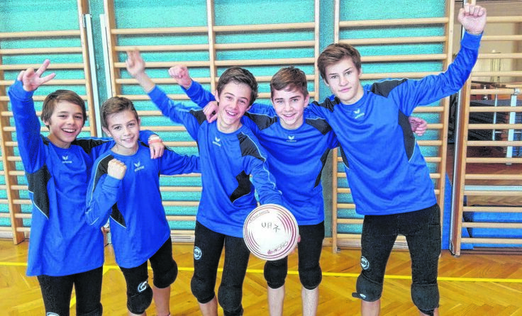 Kreuzener Faustball-Nachwuchs jubelt über Hallentitel