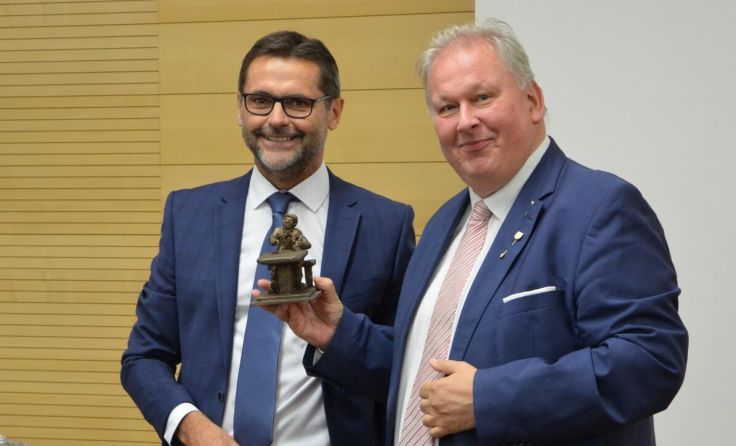 Rohrbach-Berg vergab zwei Goldene Ehrennadeln und erstmals den Ochsenbauer