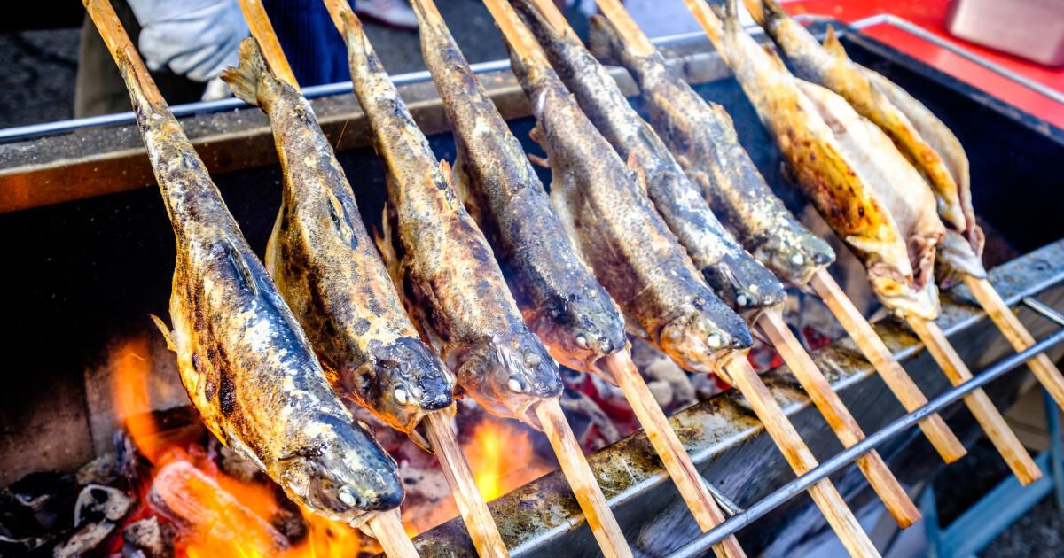 Fischerverein Sarleinsbach bringt gebratenen Fisch auf den Tisch