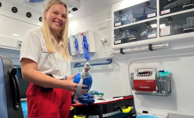 Als Rettungssanitäterin kann Isabella der Gesellschaft etwas zurückgeben