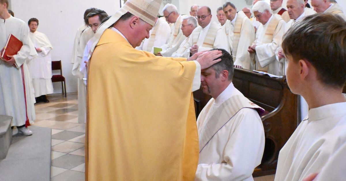 Kirchenmusiker Ewald Nathanael Donhoffer im Stift Schlägl zum Priester ...