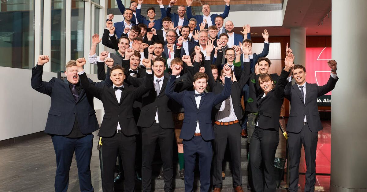 Energie AG-Lehrlinge feiern erfolgreichen Lehrabschluss