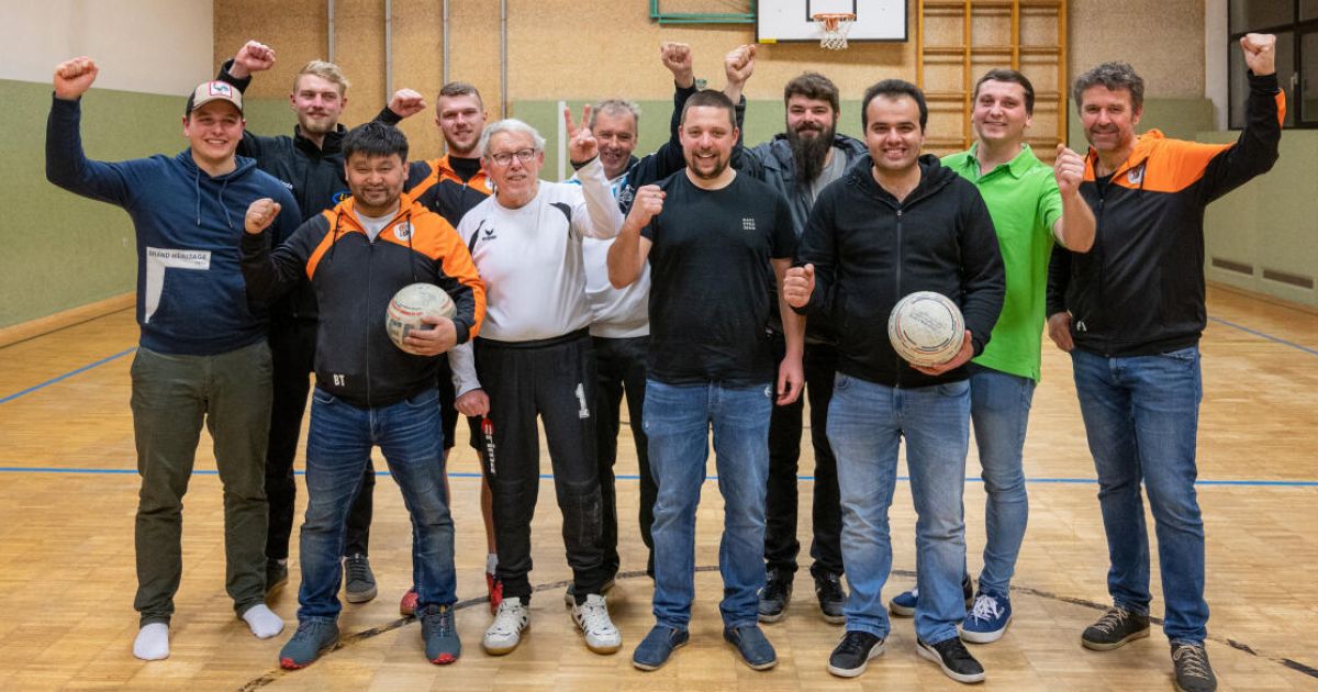 „Vario“-Faustball: Eine besondere Spielvariante aus Münzbach