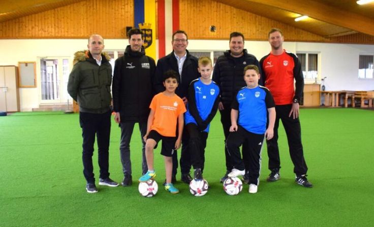 SKU-Nachwuchs kickt auf neuem Kunstrasen