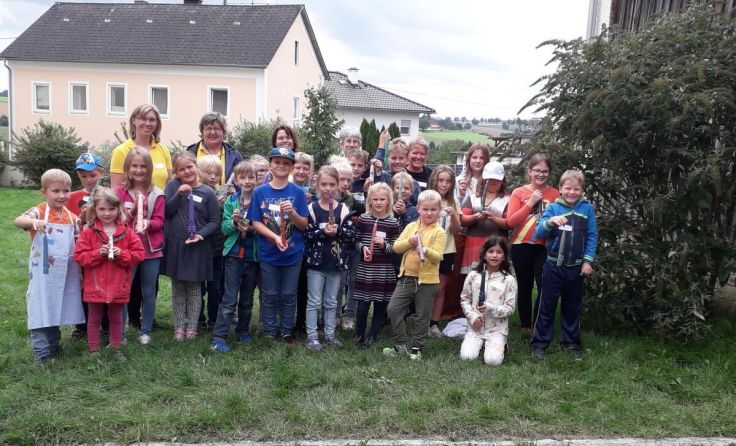 Ferienaktion mit den Steinhauser Goldhaubenfrauen