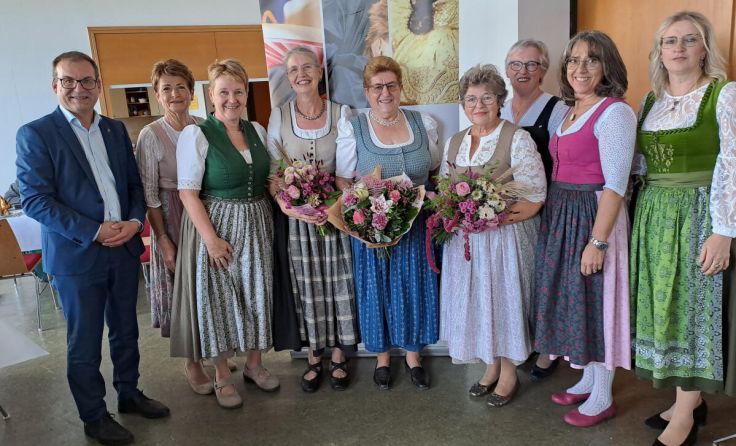 Ehrungen an engagierte Gunskirchner Goldhaubenfrauen