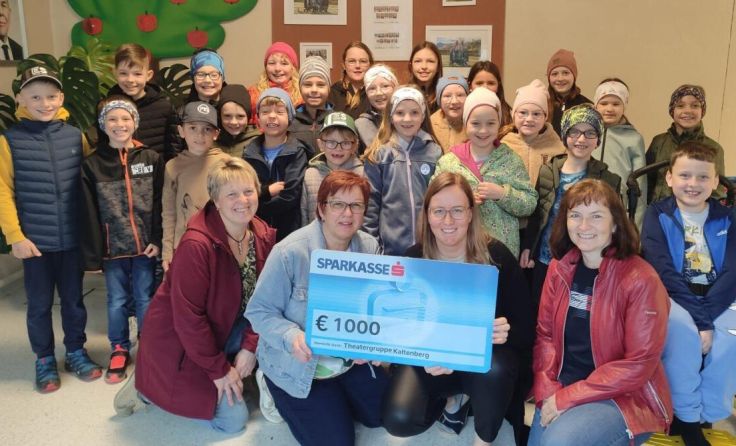 Theatergruppe Kaltenberg spendet an Kindergarten und Volksschule