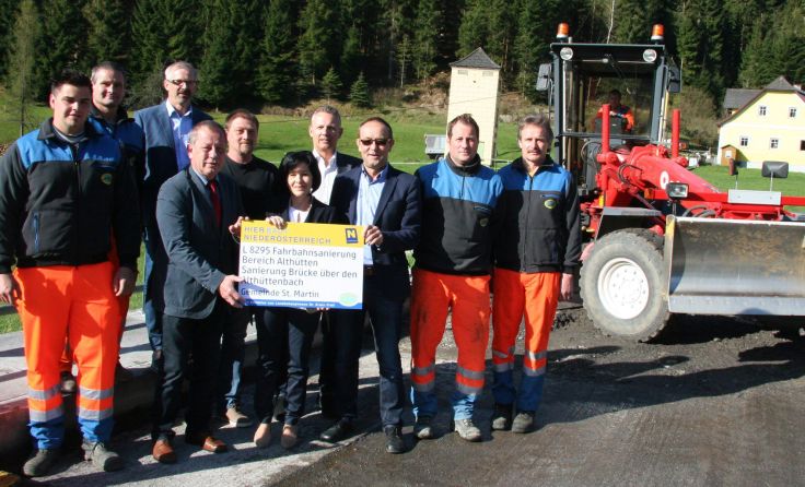 Landesstraßesüdlich von Althütten und Brücke über den Althüttenbach ...