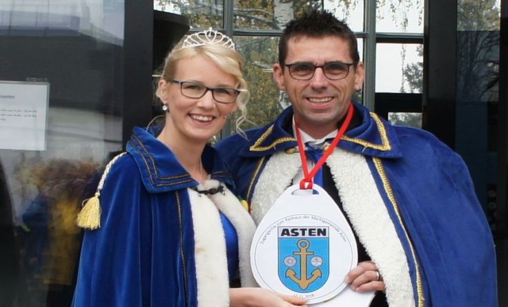 Neues altes Prinzenpaar übernimmt den Hof in Asten