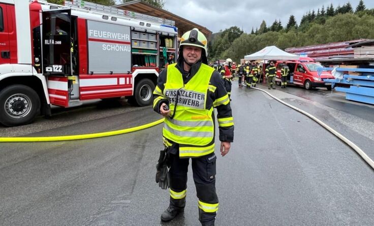 Feuerwehr-Großübung beim Holzbaumeister Buchner