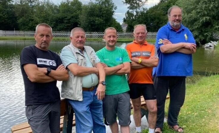 Fleißiges Quartett vom Freiwaldteichverein hält den Grünbacher ...