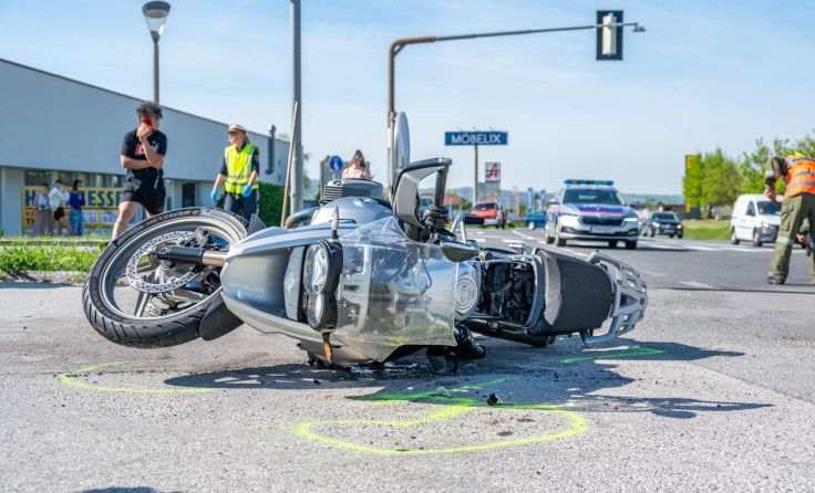 Auto und Motorrad in Micheldorf kollidiert