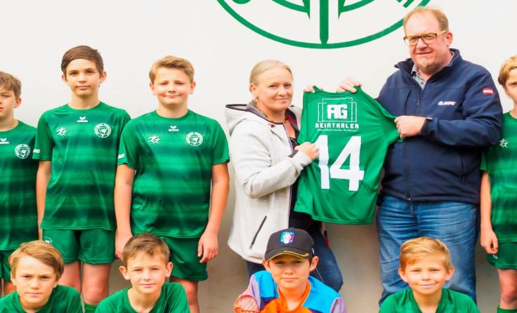 Neue Dressen für die U12-Mannschaft vom Grün Weiß Micheldorf