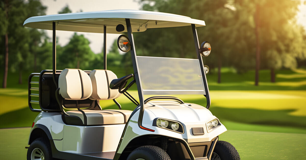 Fahrer war betrunken: zwei Männer bei Unfall mit Golf-Cart schwer verletzt
