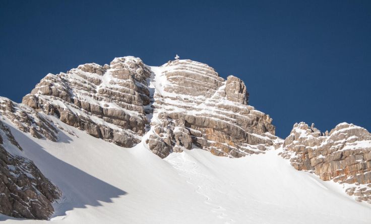Sturz bei der Abfahrt: Skitourengeher (28) verletzt vom Dachstein geflogen