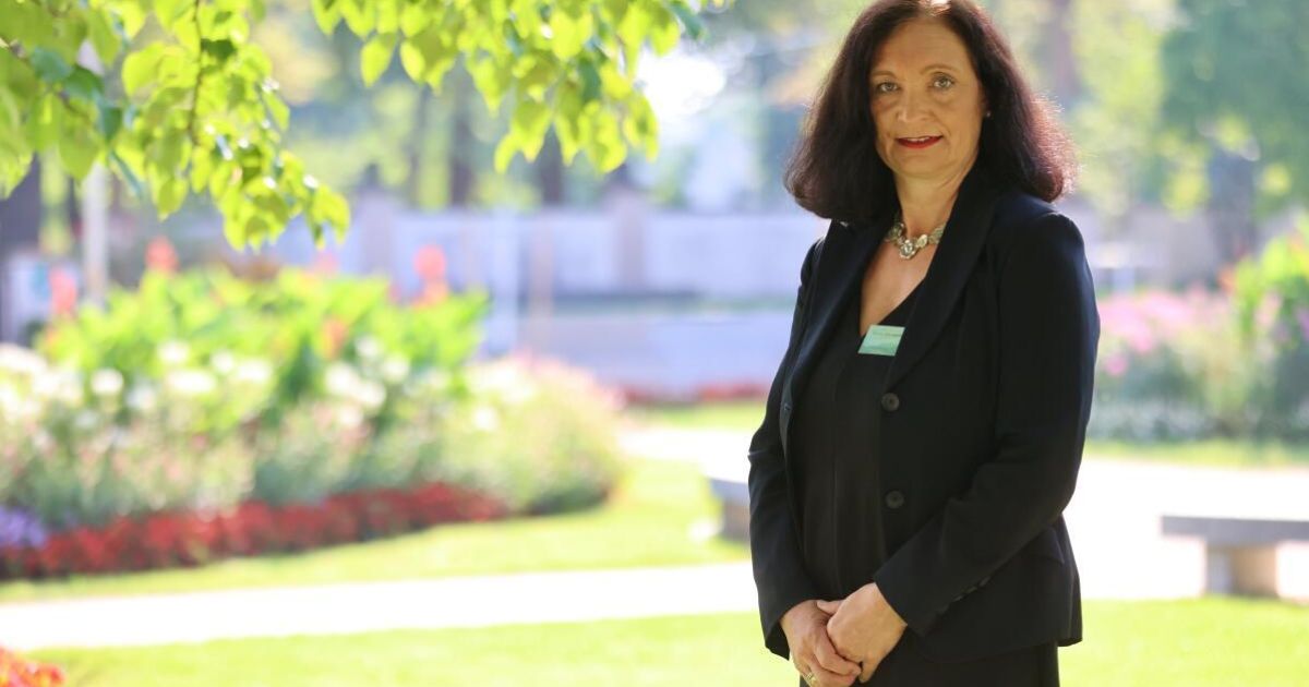 Bestattung Wels: Ein Symbol für den Fluss der Zeit und ein sichtbares ...