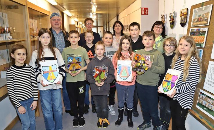Ebenseer Volksschüler gestalteten Wappen