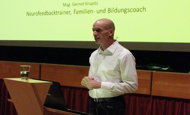 Bildungscoach hielt Vortrag über Kinderprobleme