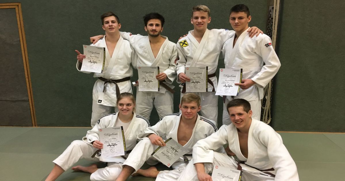 Sieben neue DAN-Träger