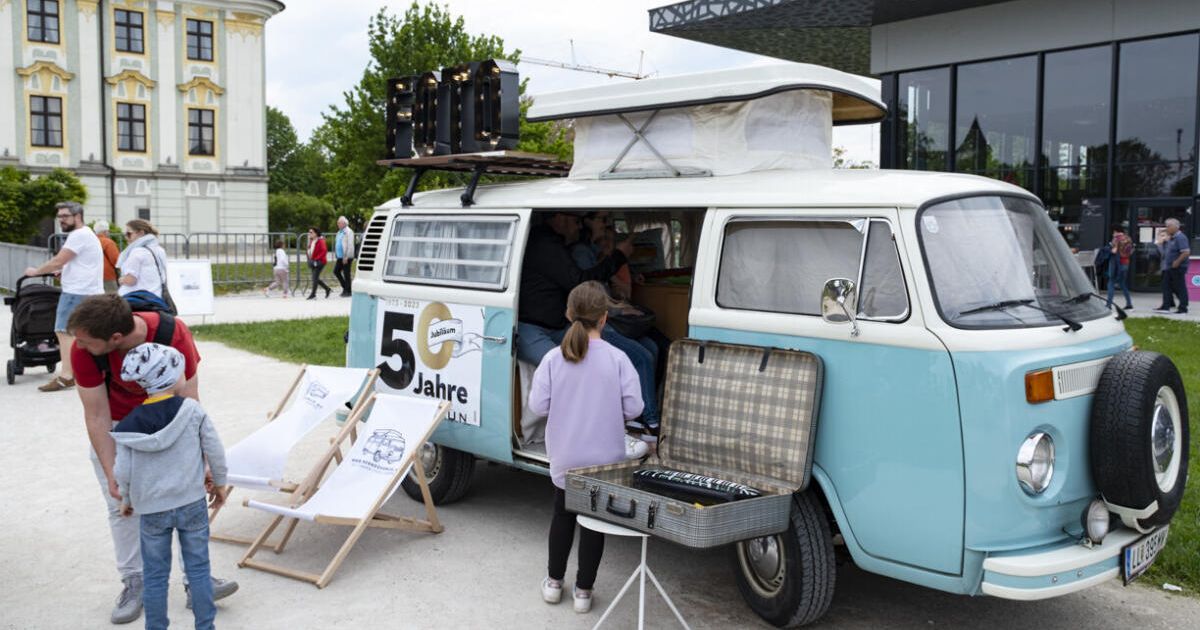 Umgebauter VW-Bus lockt Massen mit Kaffee und Eis