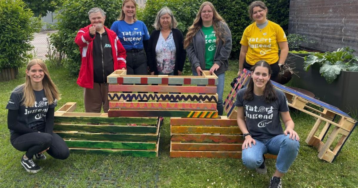 „Nimm's nuamoi her“ – Landjugend Pucking baut für die Lebenshilfe