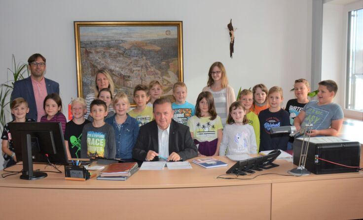 Die Rosenauer Volksschule besuchte den Zwettler Bürgermeister