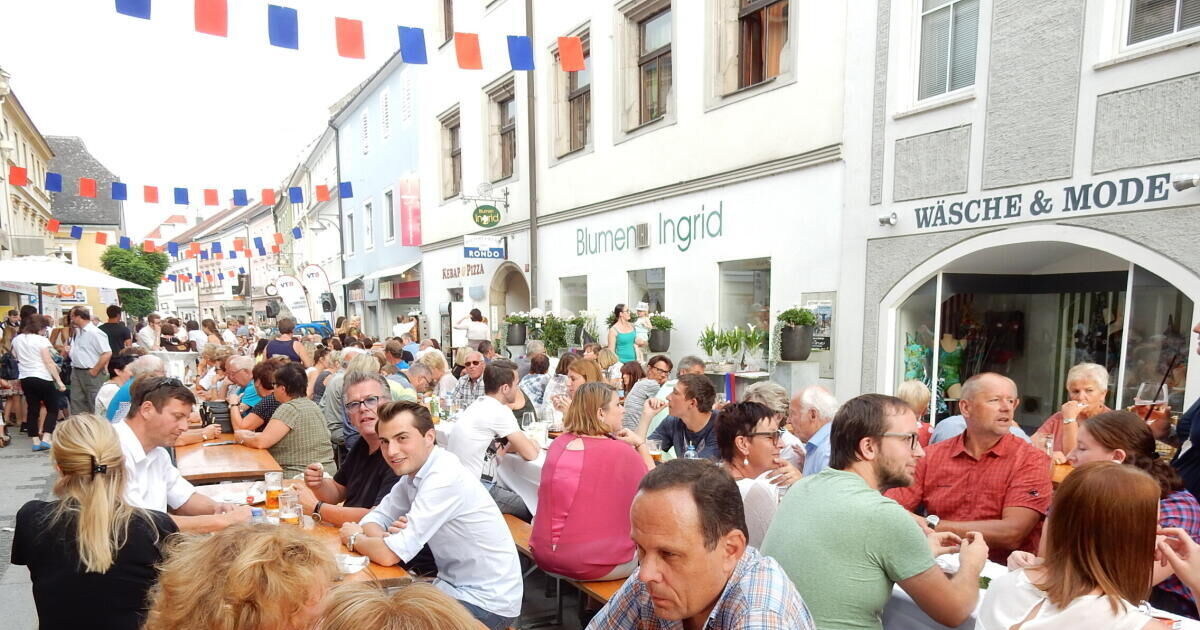 „La Notte Rosa“ färbt Schmiedstraße pink