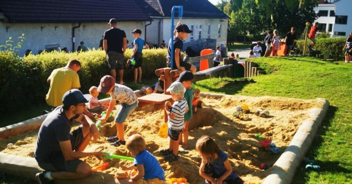 Modernisierter Spielplatz in Eidenberg eröffnet: mehr Spaß und neue ...