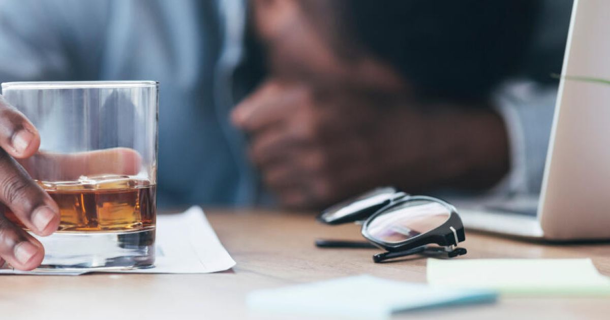 Hinschauen und handeln bei Sucht am Arbeitsplatz