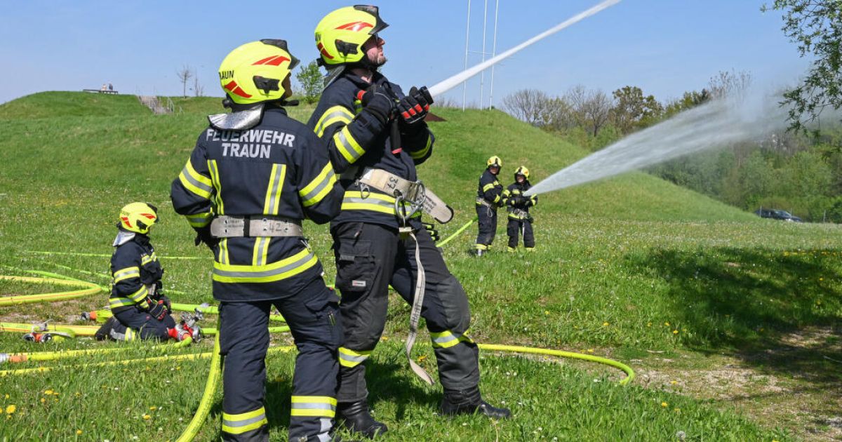 Feuerwehrler aus ganzem Bezirk bei Truppmannausbildung aktiv