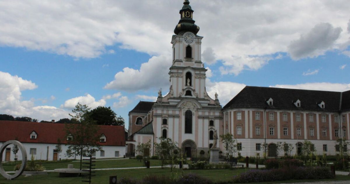 Adventzauber im Stift Wilhering: Lipp-Handwerk und Krippen ausgestellt