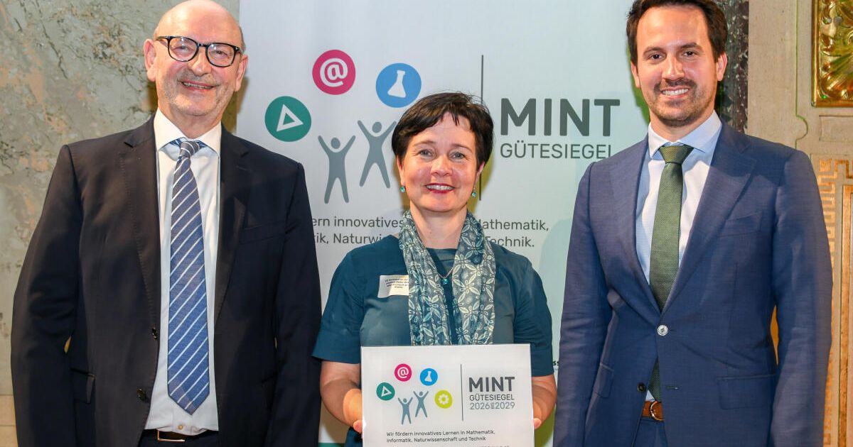 Volksschule Kirchdorf mit MINT-Gütesiegel ausgezeichnet