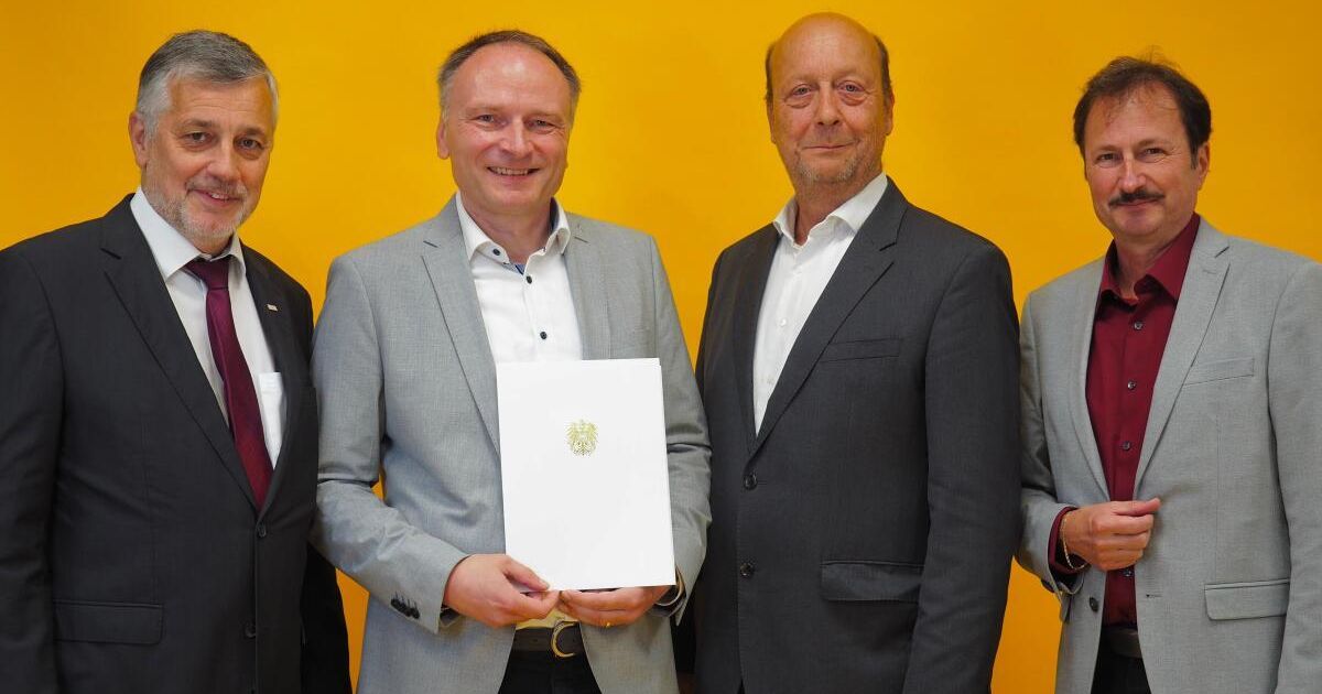 Robert Bayer ist nun offiziell Direktor der HAK Perg