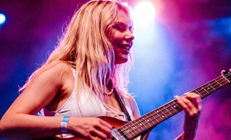 Bass-Power im OKH Vöcklabruck: Warum „the end of radio“ keine Gitarren ...