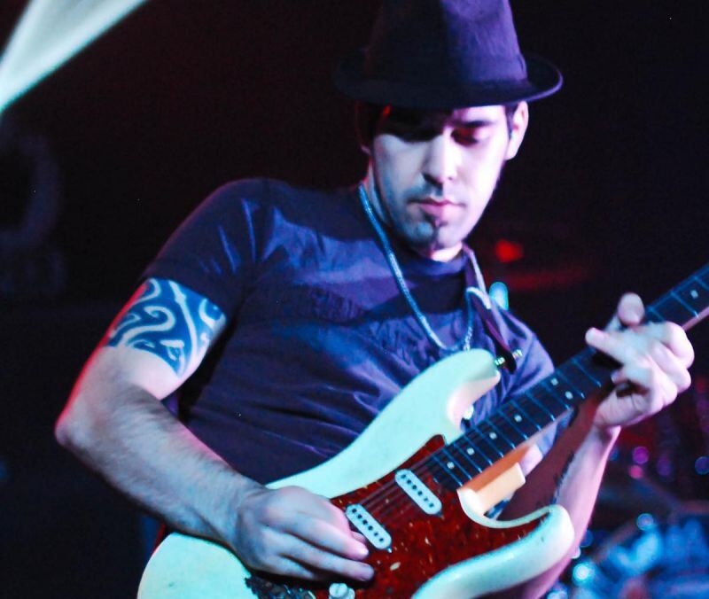 Erdiger Rock im Stift
