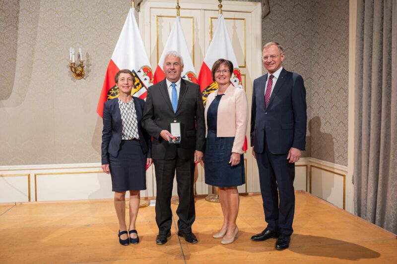 Hohe Auszeichnung für Adolf Deschberger