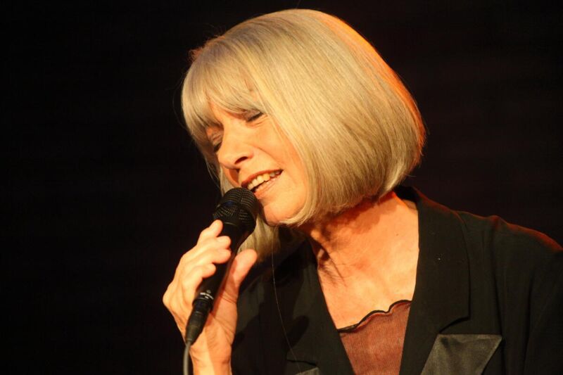 Pluhar liest und singt Pluhar