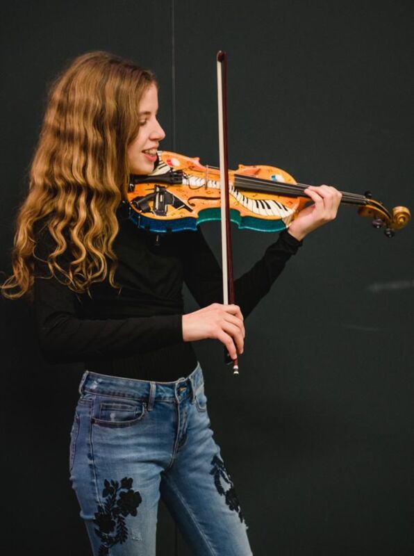 Junges Linzer Geigentalent Nina-Sofie Berghammer startet groß durch