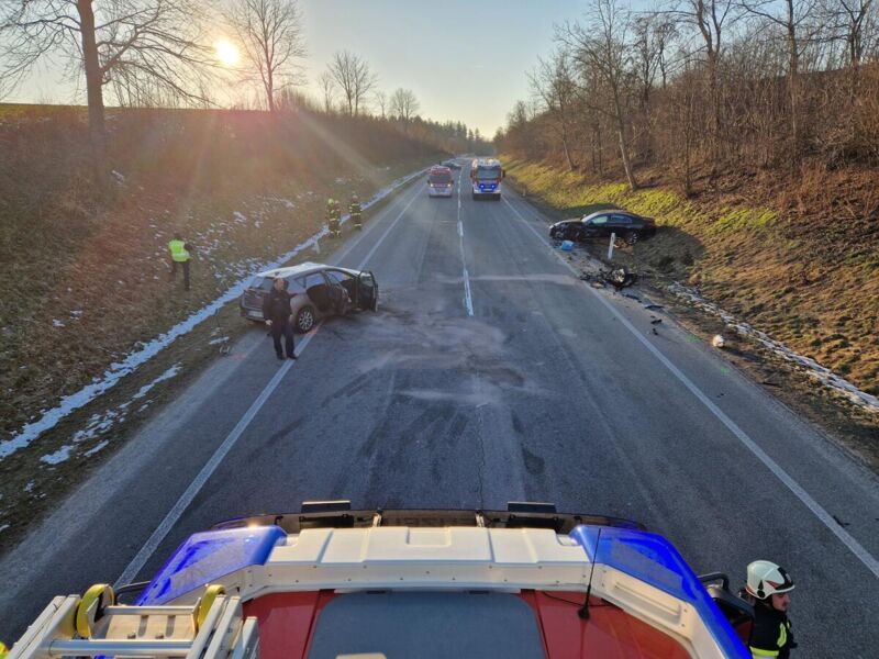 Schwerer Unfall auf der B122