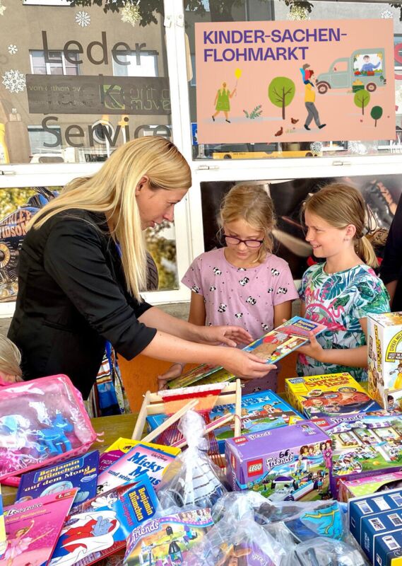 Flohmarkt für Kindersachen am Linzer Südbahnhofmarkt