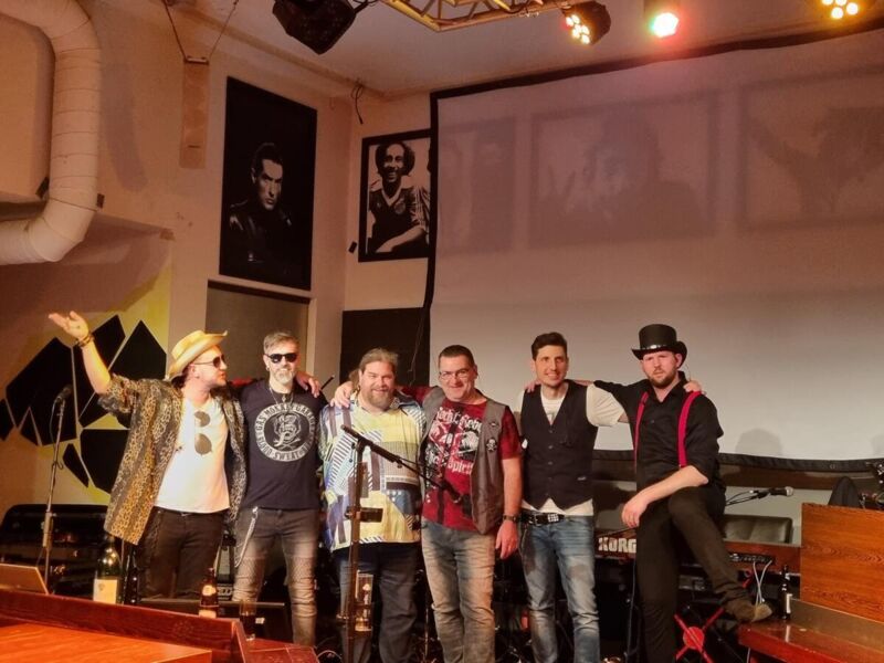 Ostpartie brachte die größten Hits von Ostbahn-Kurti nach Amstetten