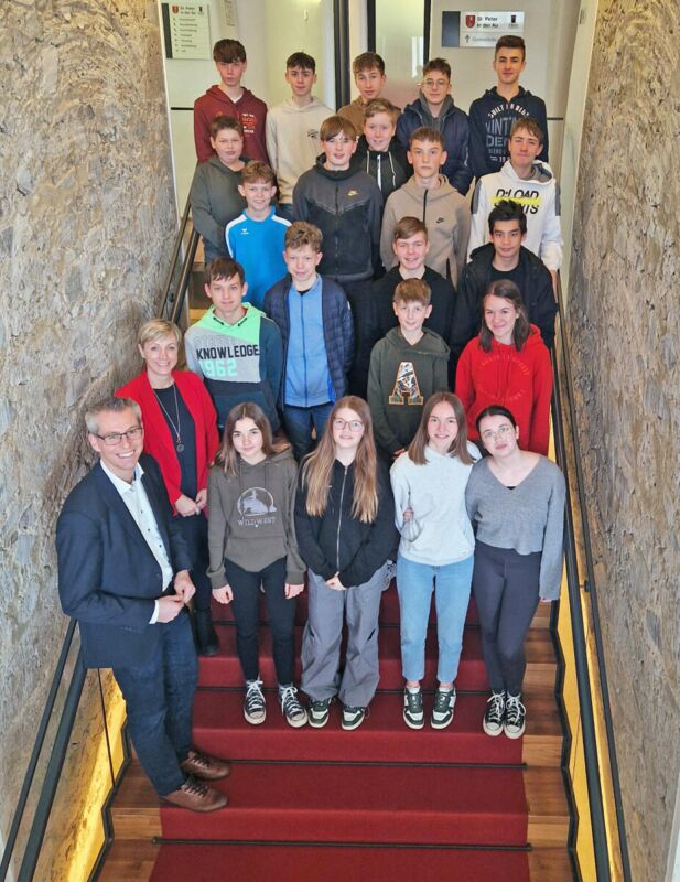 Schüler aus Sankt Peter/Au fühlten Bürgermeister auf den Zahn