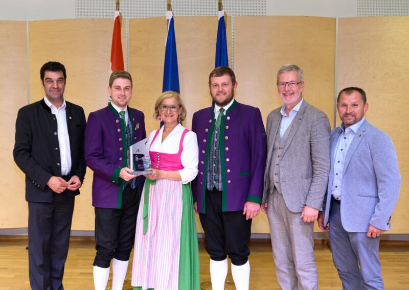 Musikverein Biberbach freut sich über Ehrenpreis in Silber