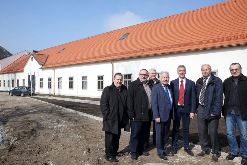 Unerschöpfliches Thema Pferd: Rundgang auf einer Baustelle