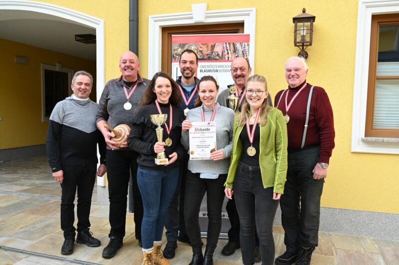 Meister im Eisstockschießen