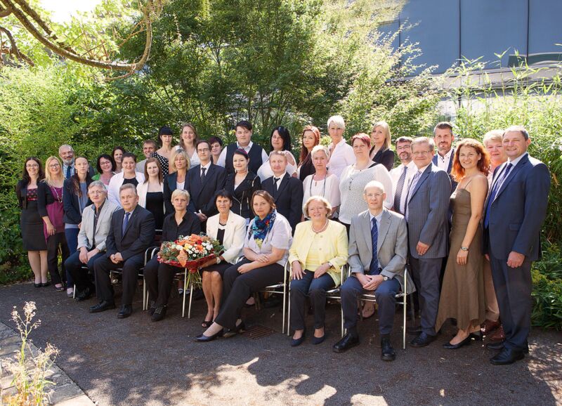 Hurra, wir haben das Zeugnis in der Tasche