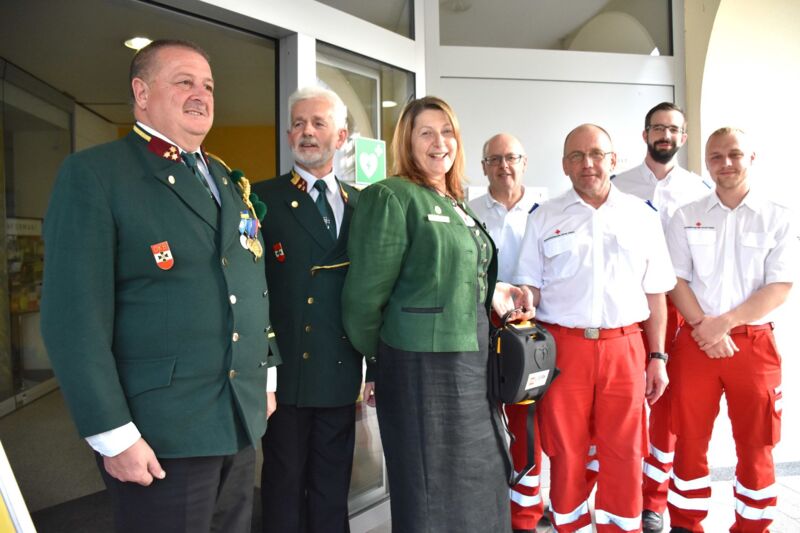 Neuer lebensrettender Defibrillator für Langschlag