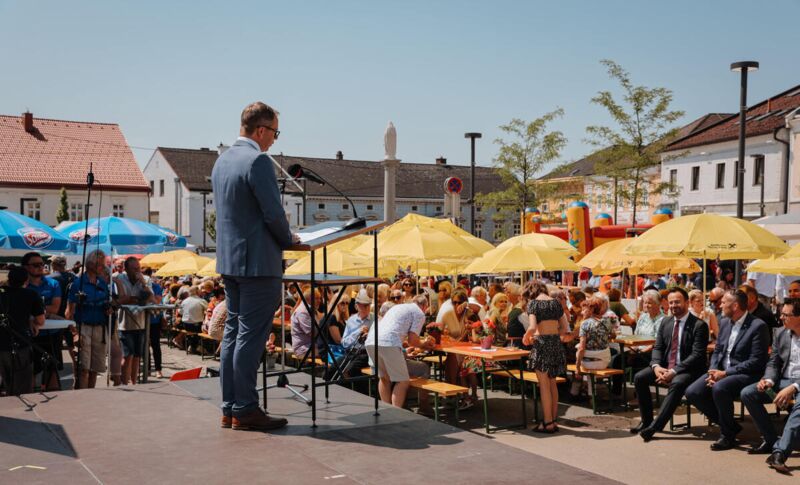 Neuer Stadtplatz als gemeinsames Wohnzimmer aller Pregartner eröffnet