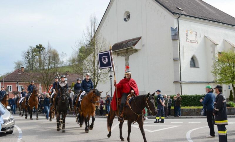 Gelebtes Brauchtum in Saxen beim Georgiritt samt Mostkost
