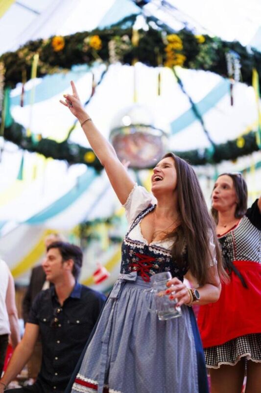 O’zapft is! Die Wiener Kaiser Wiesn 2024 ist eröffnet